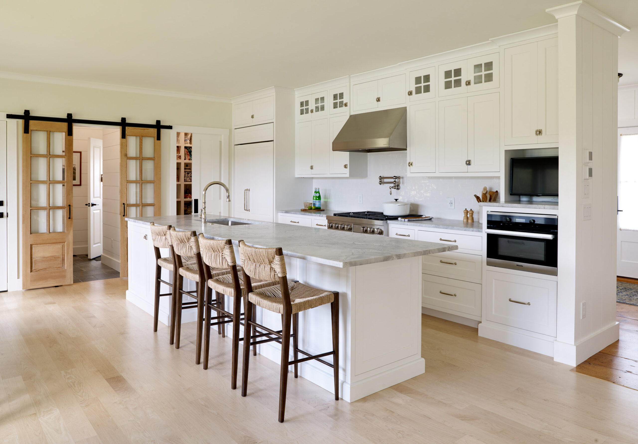 Enhance Kitchen Function & Aesthetics with a Custom Range Hood